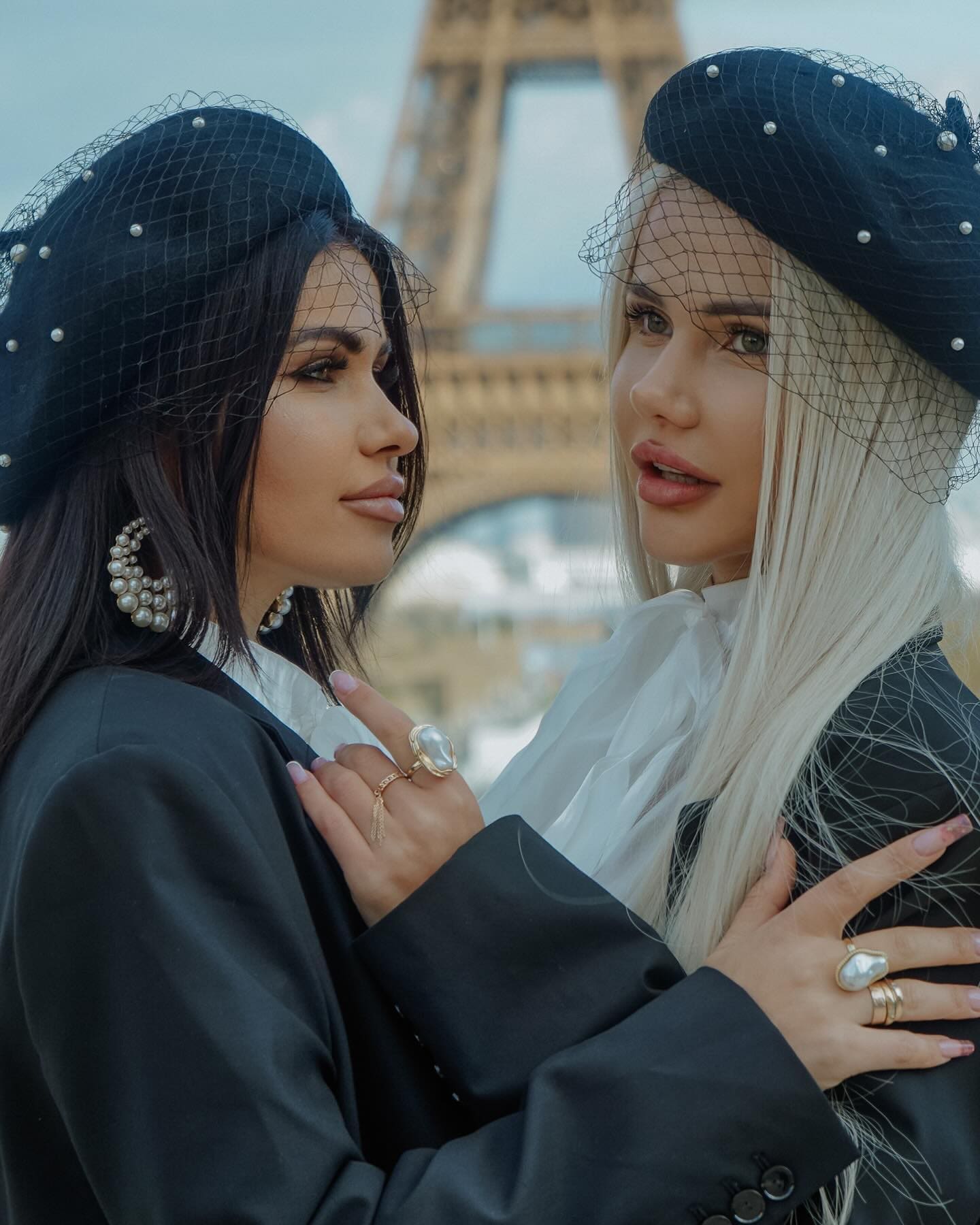 Surorile MAXIAN fac furori în una dintre capitalele modei! Moldovencele ...