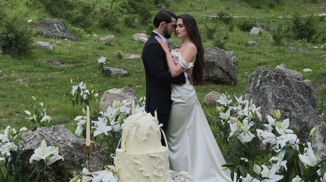 VIDEO Rapperul „milionar” Magnat și logodnica sa Crina au anunțat data ...